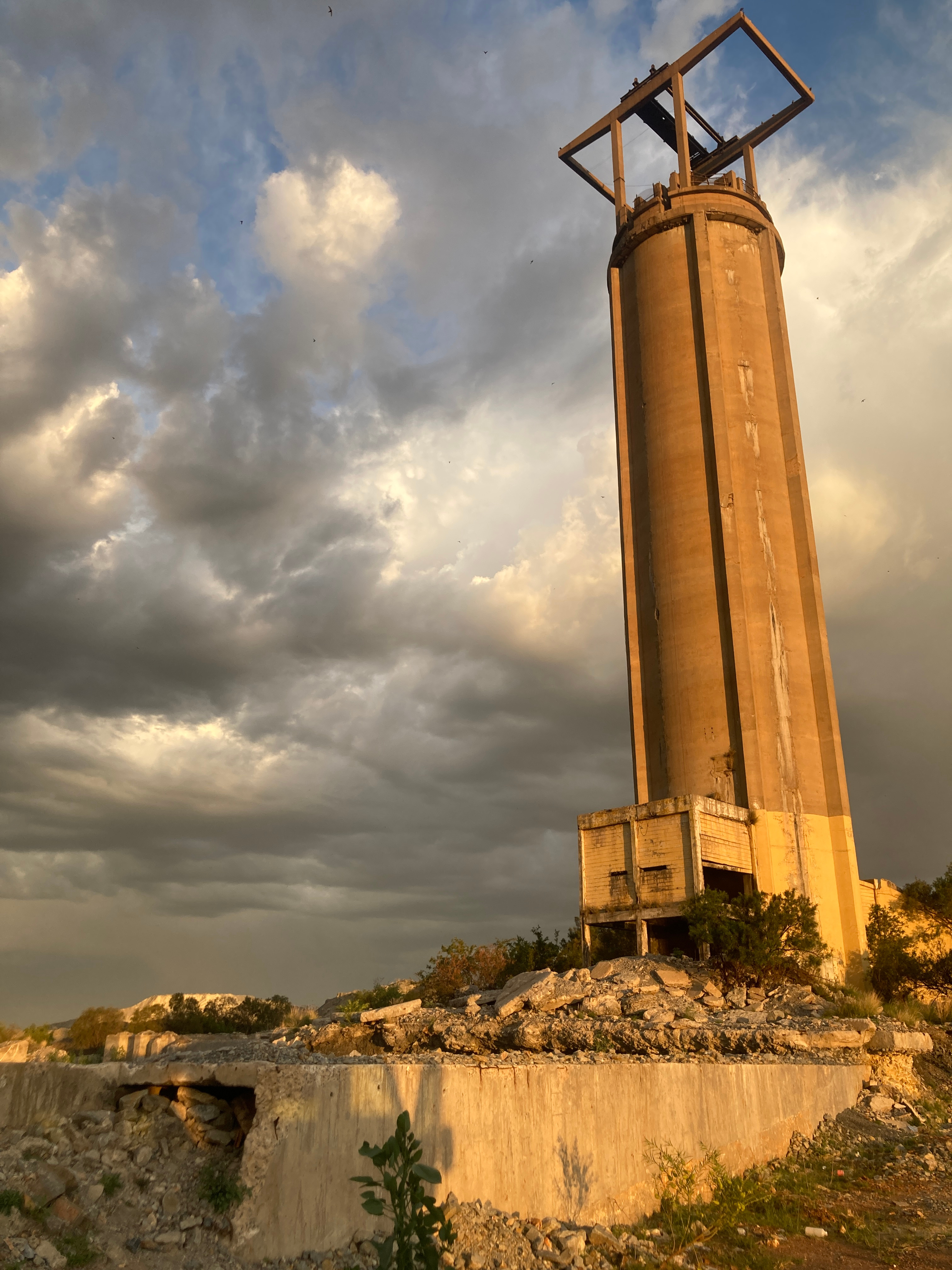 Stilfontein’s dangerous and desperate illegal mining industry | GroundUp